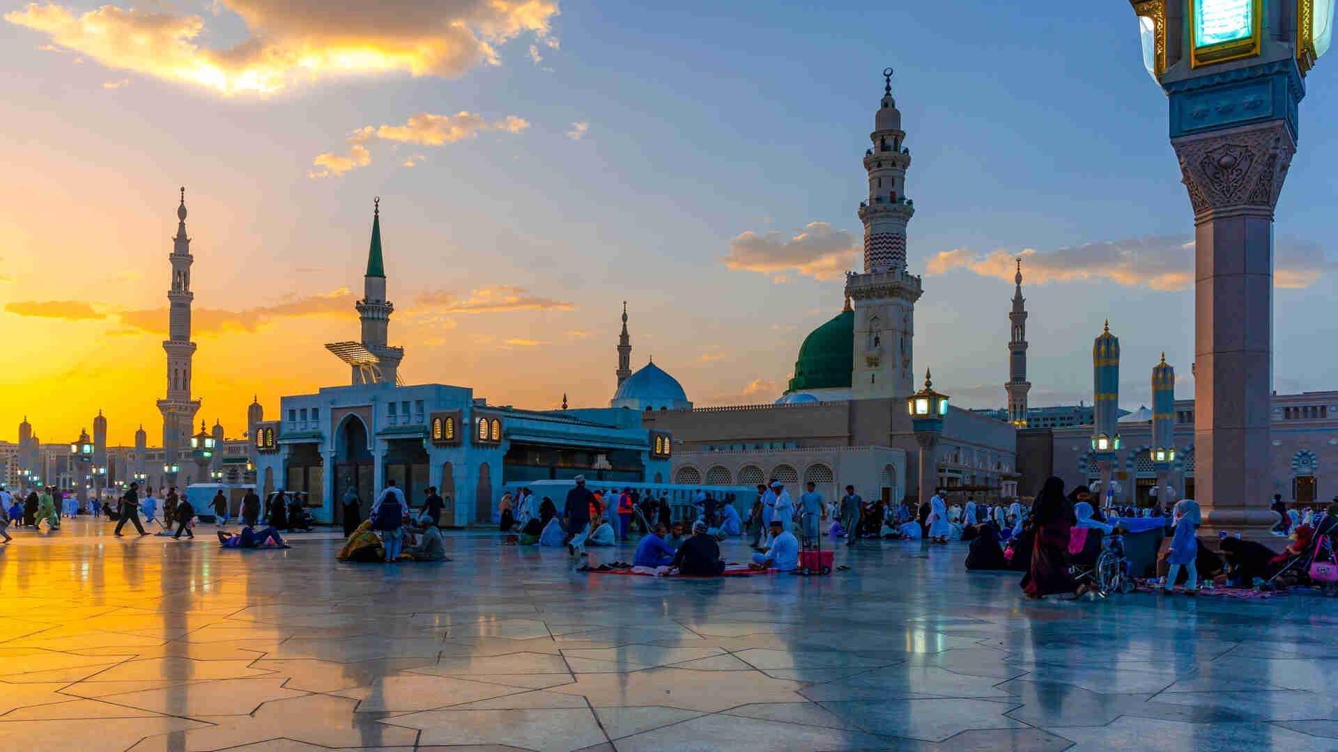 7 Common Expectations vs Reality of Umrah from London - Fact News